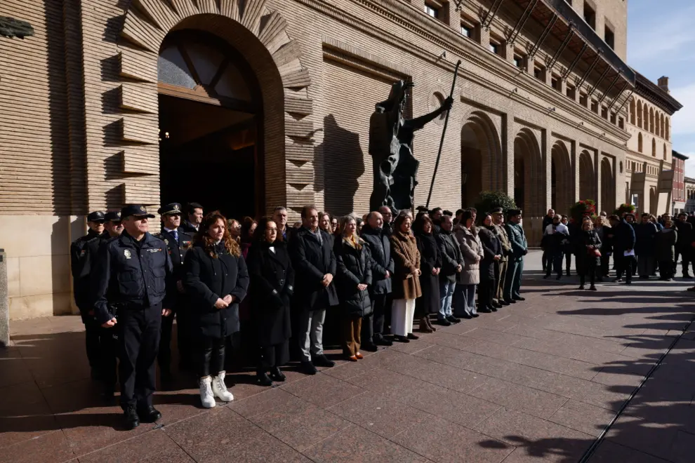 Minuto de silencio en Zaragoza por la tragedia de Córdoba | Imágenes
