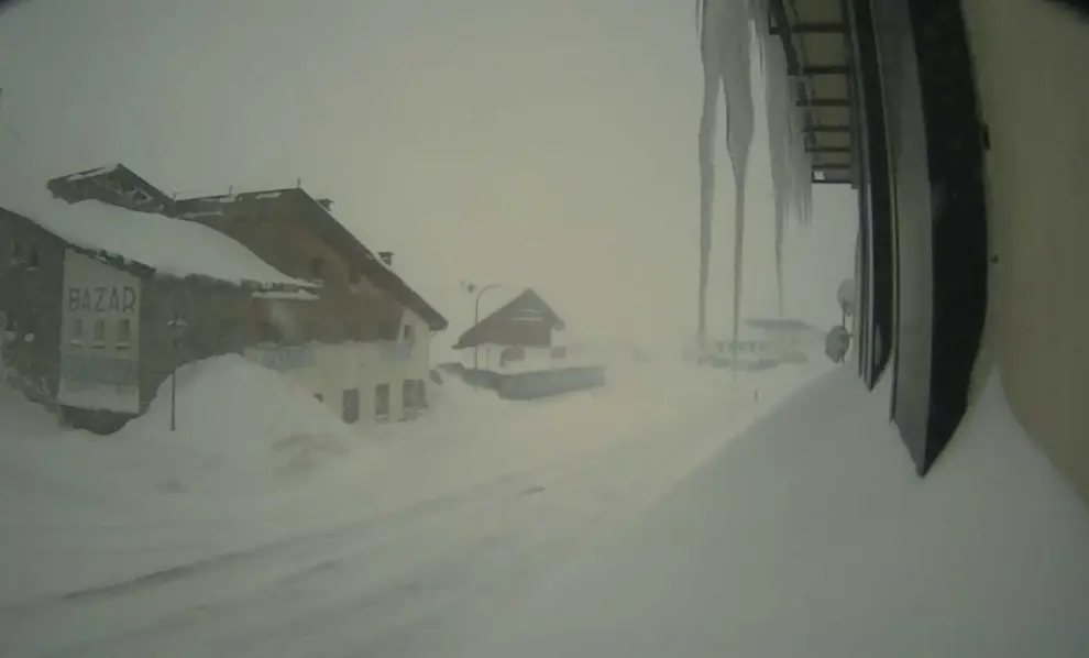 Fotos | La borrasca Ingrid barre el Pirineo y deja nieve en Teruel ...