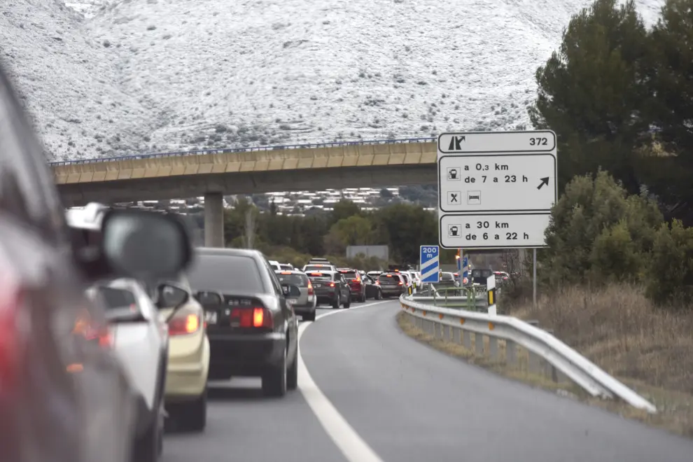 Nieve en Arguis y atascos en Monrepós | Imágenes