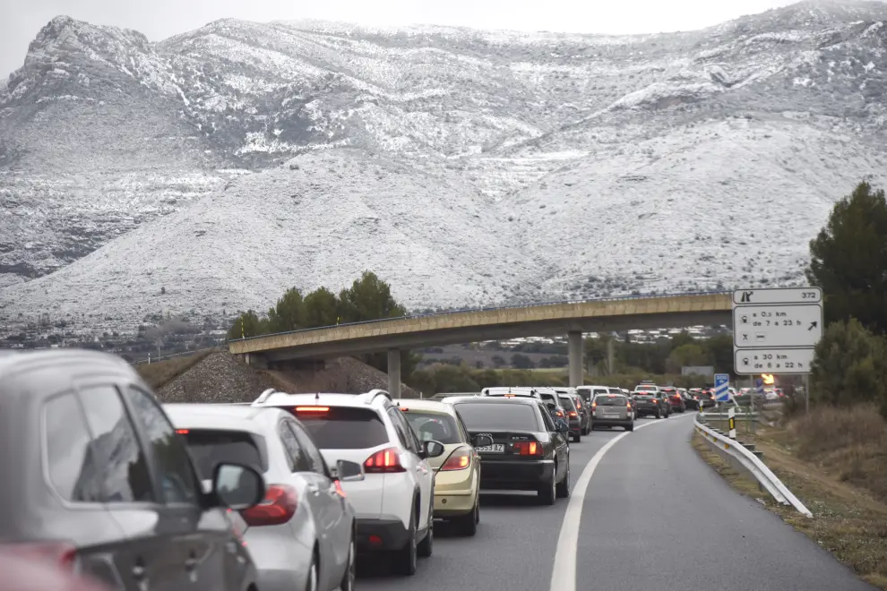 Nieve en Arguis y atascos en Monrepós | Imágenes