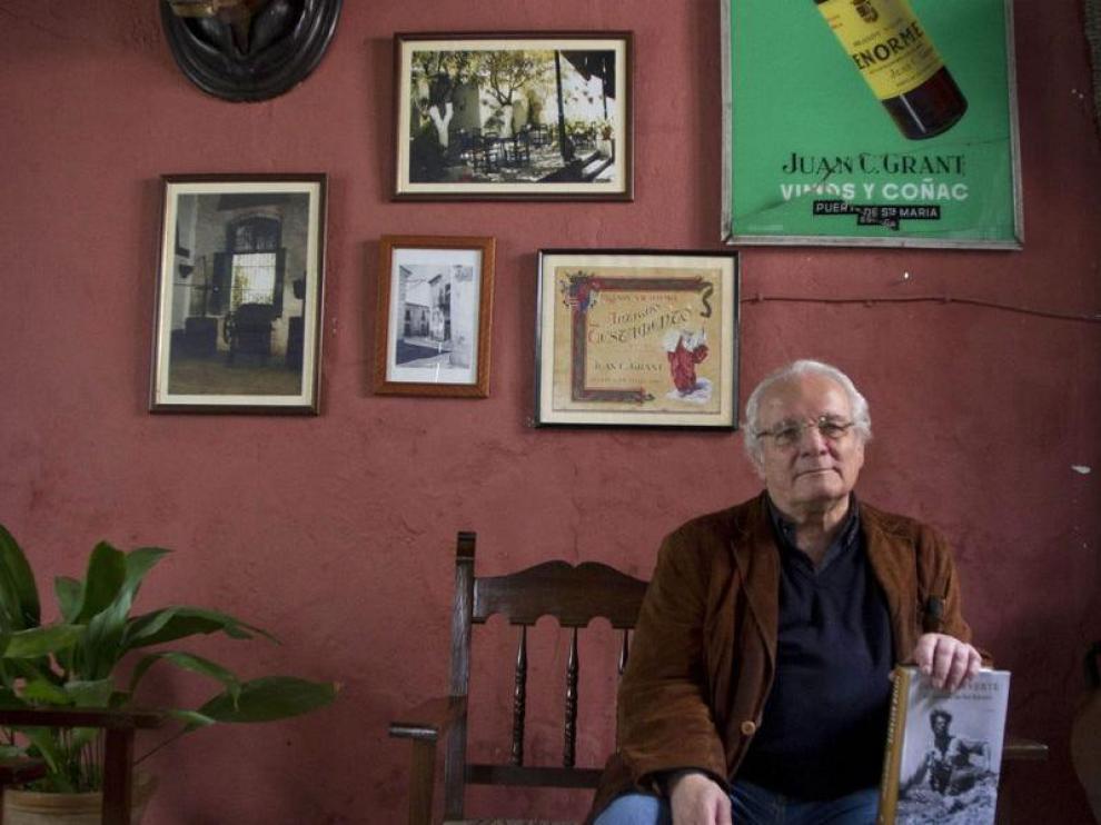 Javier Reverte viaja a la Guerra Civil con el general Juan Modesto