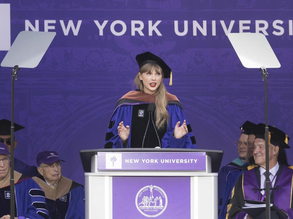 La cantante Taylor Swift recibe un doctorado honoris causa en Nueva York