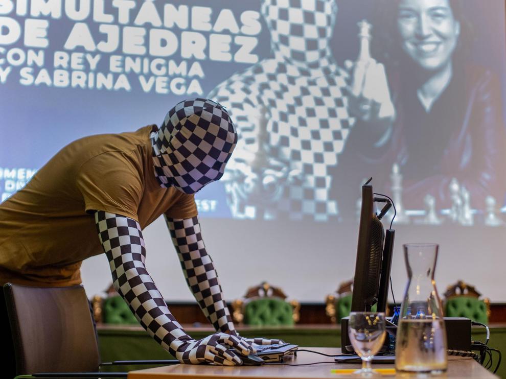 64 casillas, 2 referentes del ajedrez y todo un (Rey) Enigma desde ...