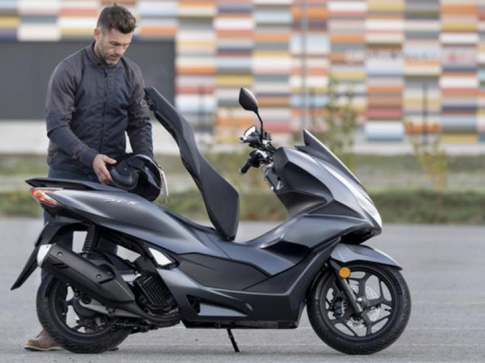 Las 10 motos más vendidas en España: de la PCX 125 de Honda a la Yamaha X-MAX