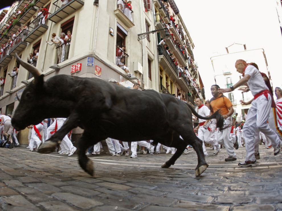 Un toro adelantado imprime velocidad a una emocionante carrera