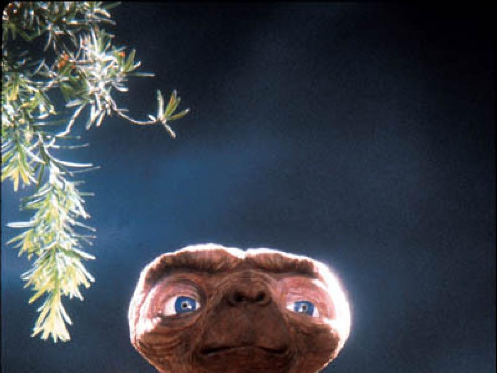 E.T., treinta años de su odisea para telefonear a casa