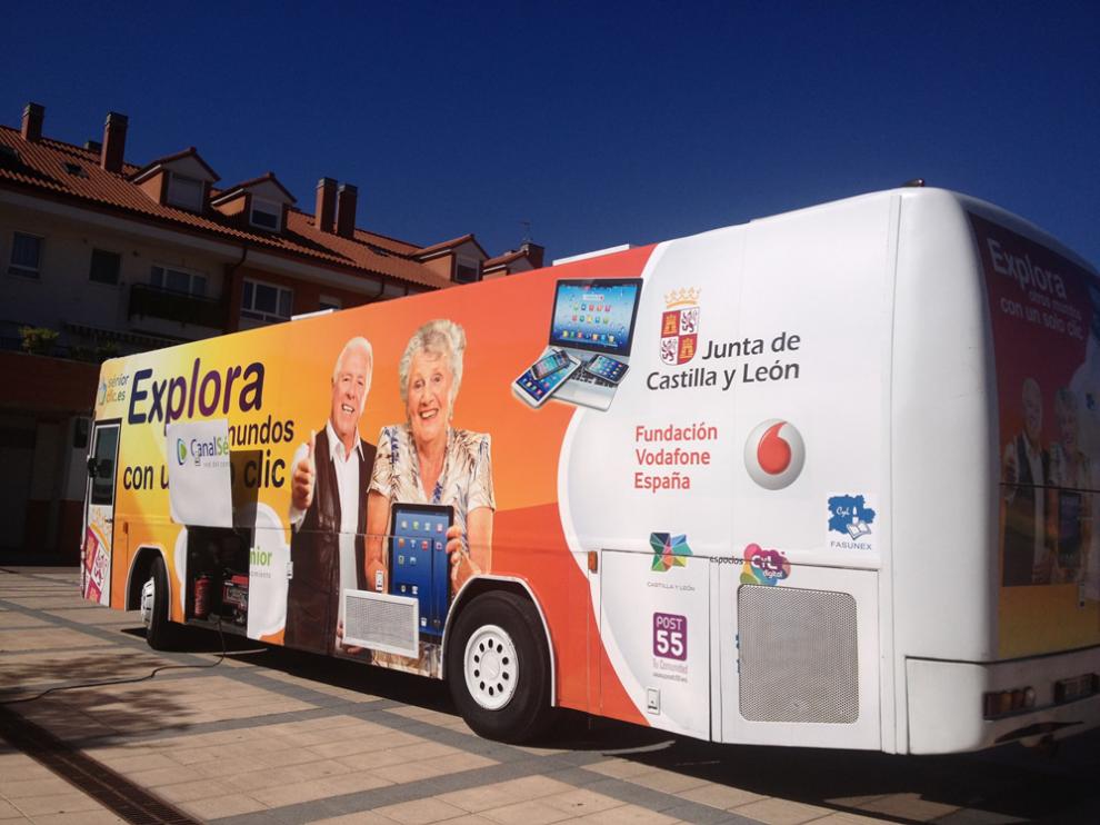 El Ciberbús llega a Soria para ayudar a las personas mayores en el ...