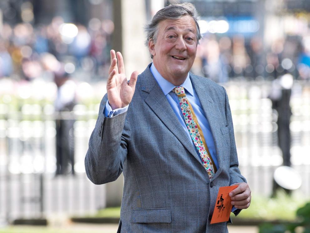 El comediante Stephen Fry habla públicamente de su experiencia con el ...