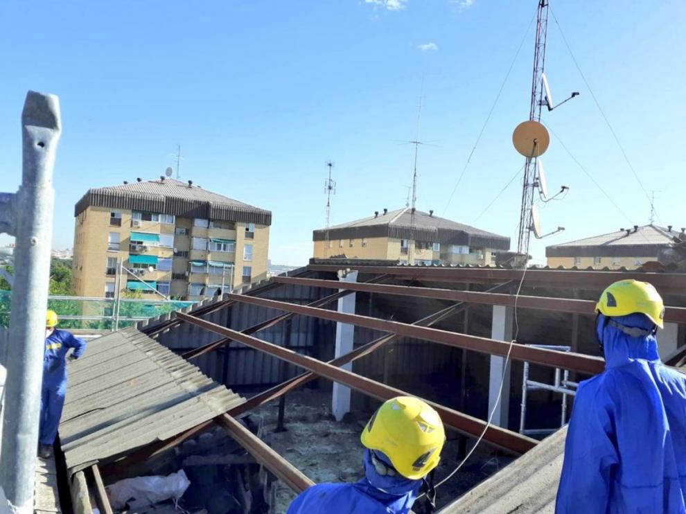 Orcasitas, el primer barrio de España que empieza a retirar el amianto