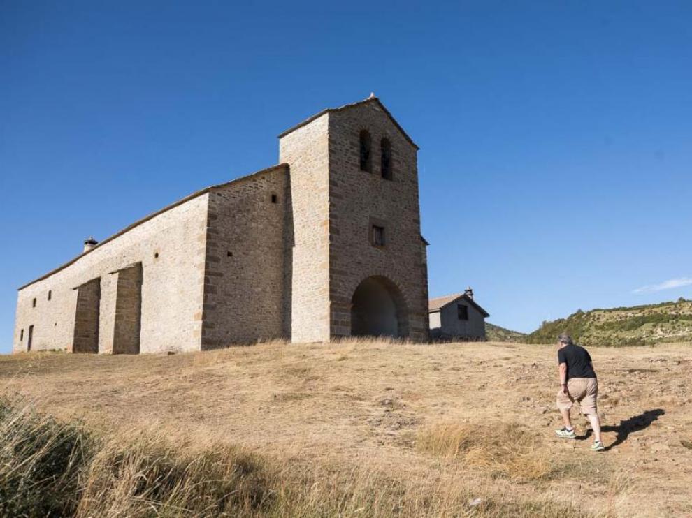 Ruta de las ermitas de Yebra de Basa: dos horas a pie y nueve lugares ...