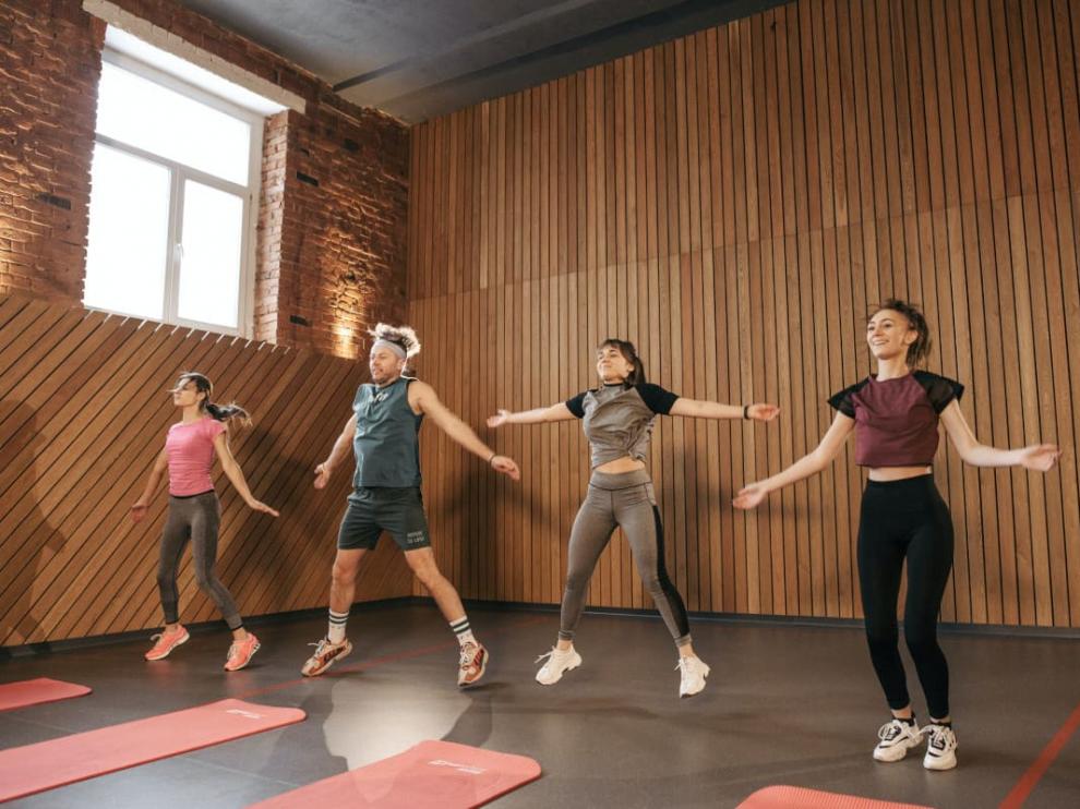 Qué son los Jumping Jacks, el ejercicio cardiovascular con el que ...