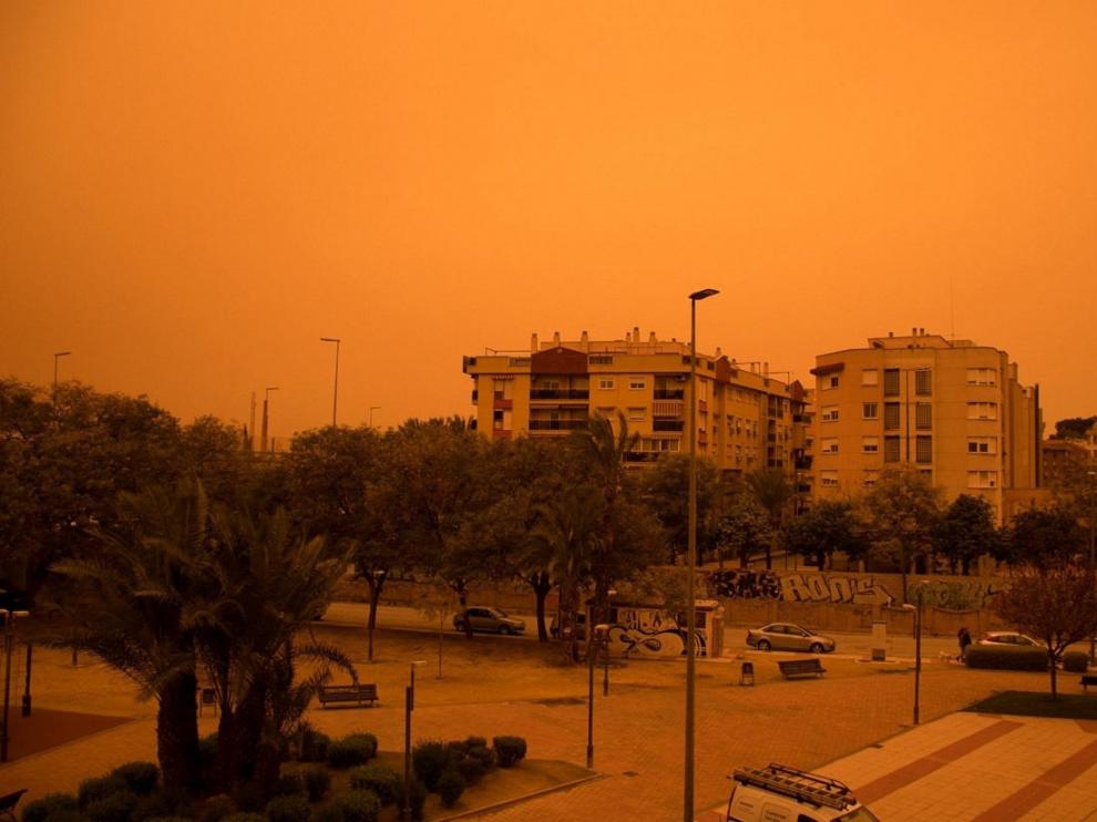 ¿Qué es la calima, por qué llueve barro y cuándo se irá? | Polvo sahariano
