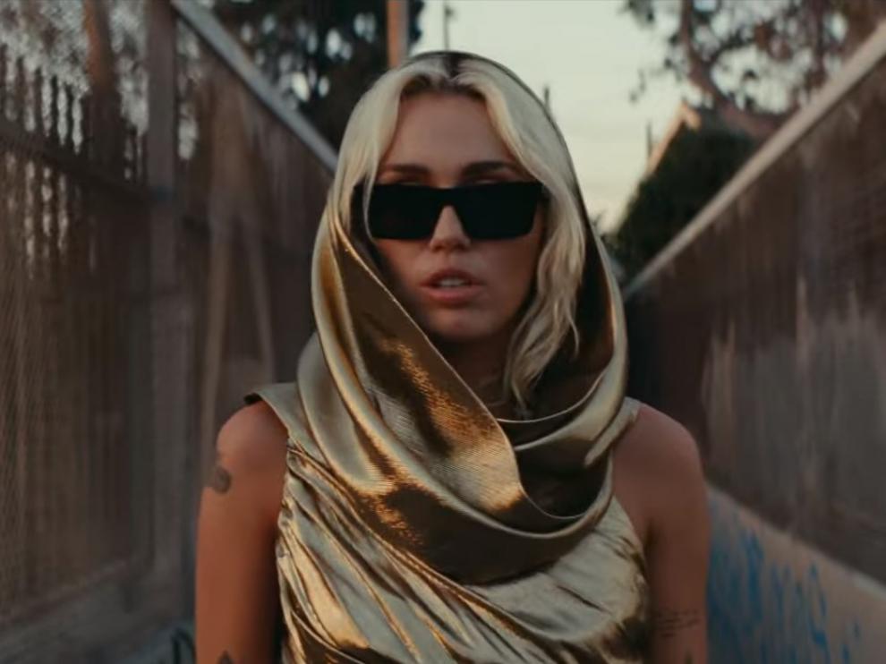 Miley Cyrus se venga de su ex con 'Flowers', como Shakira