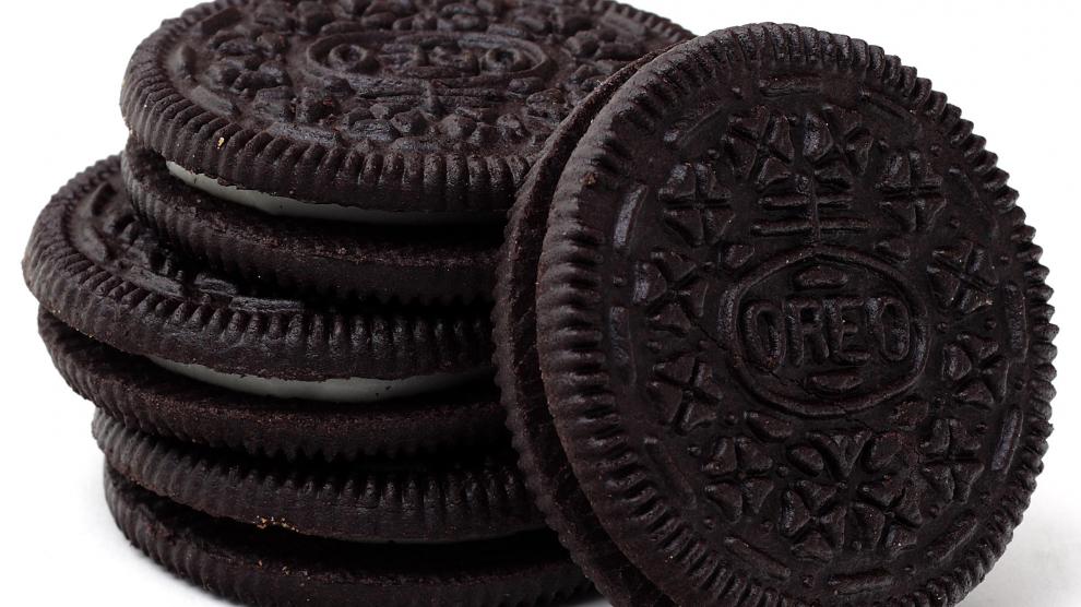 ¿Por qué al abrir una galleta Oreo el relleno se queda solo en un lado?