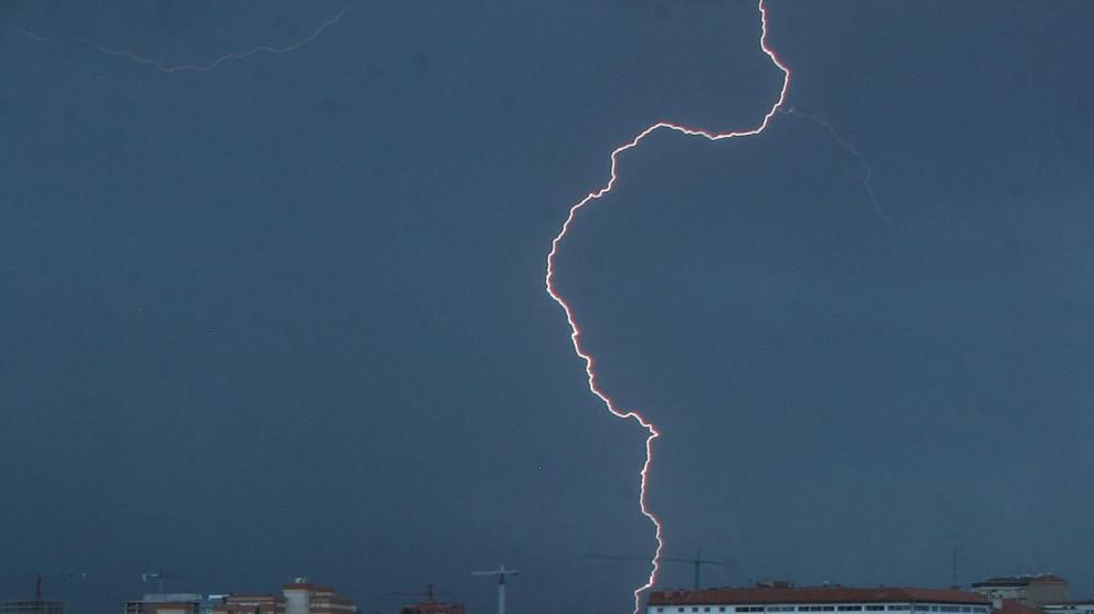 El rayo | En nombre propio | Heraldo de Aragón