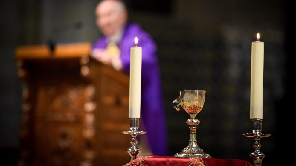 La Catedral oficia misa con el cáliz profanado de Qaraqosh