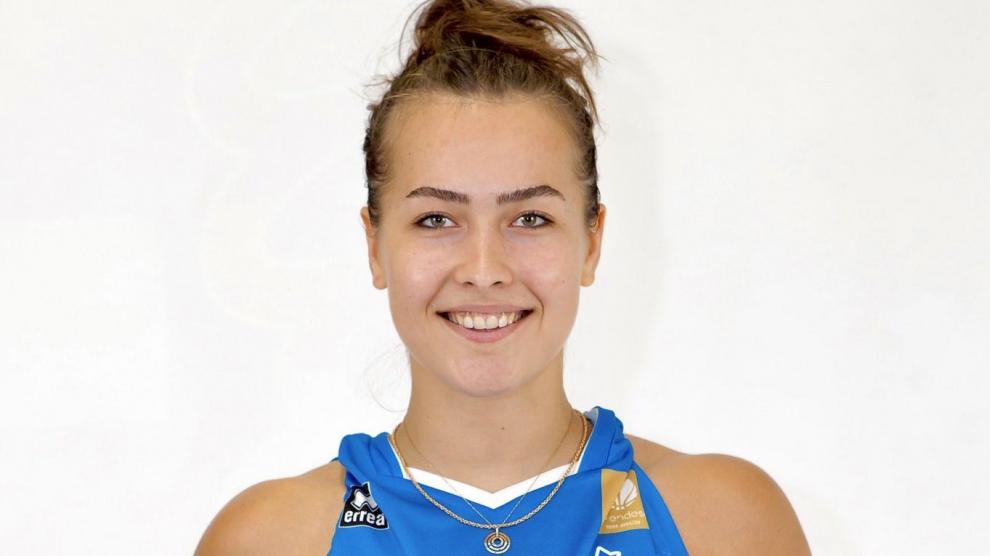 La internacional letona Aleksa Gulbe refuerza el juego interior del ...