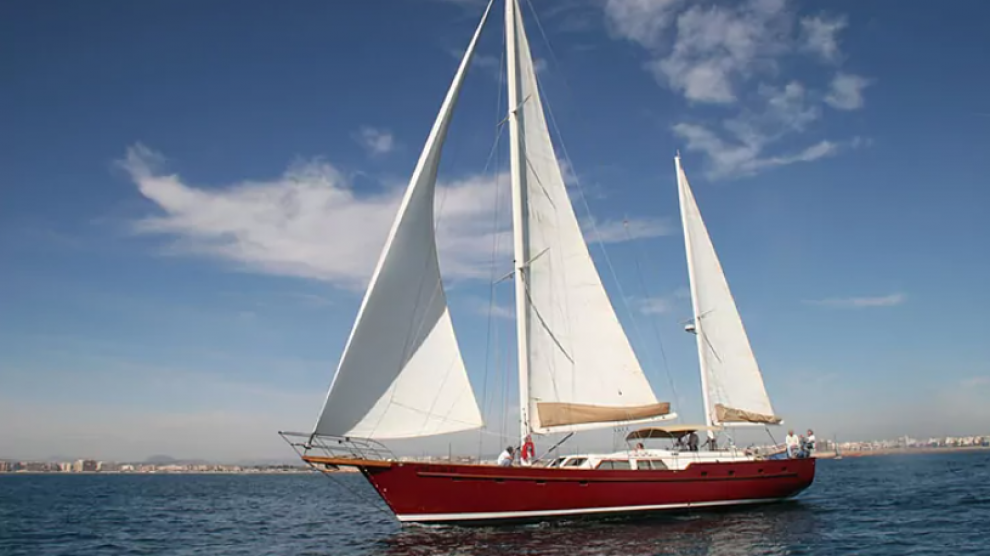 Encuentran hundido a 30 metros el velero que recreaba la primera vuelta ...