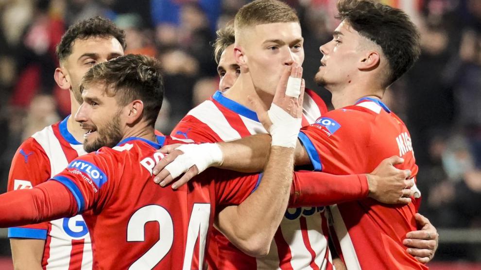 El Girona despide el 2023 con una goleada al Alavés para soñar con un ...