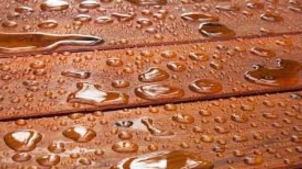 ?Un láser transforma los materiales en hidrofóbicos, hasta hacer botar ...