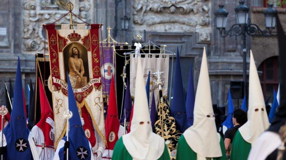 ¿Cómo se funda una cofradía?