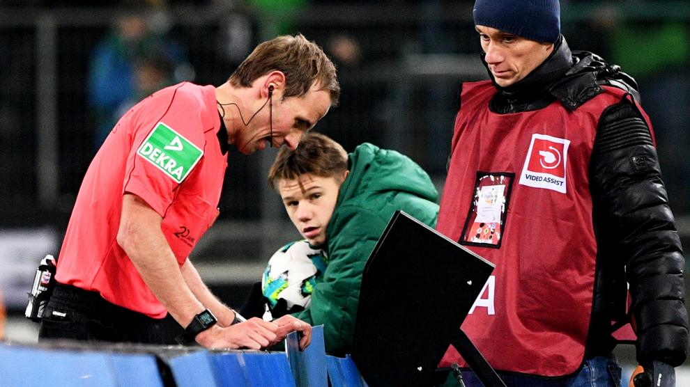 El VAR se presenta en España como "asistente" y defendiendo que "el ...