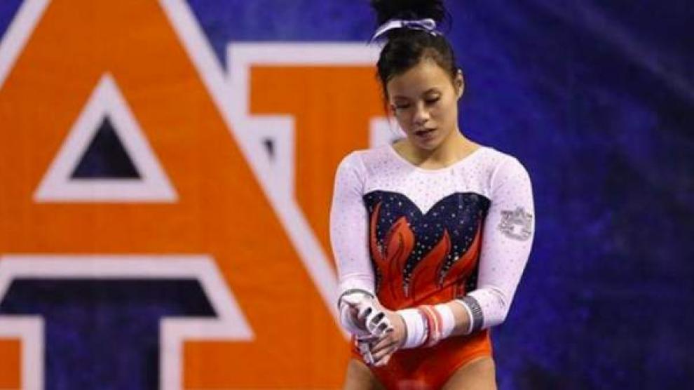 Samantha Cerio, la gimnasta que se rompe las dos piernas en un ejercicio