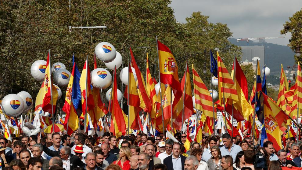 Miles De Personas Se Manifiestan En Barcelona Cataluña Somos Todos