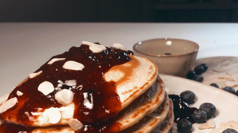 Tortitas de avena con frutos rojos