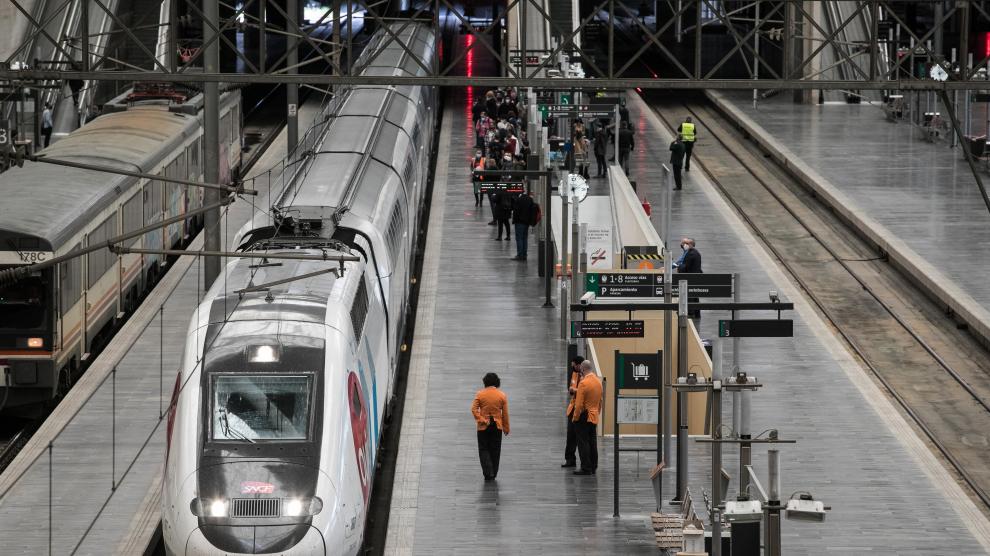 Retrasos de más de 20 minutos en la alta velocidad por una nueva incidencia que afecta a los ...