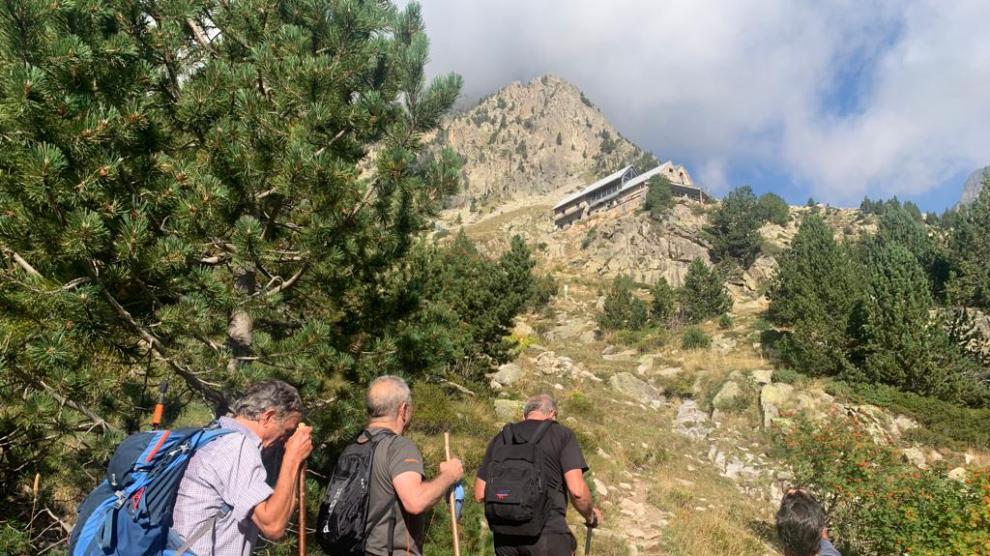 El refugio Ángel Orús construye una estancia para dar cobijo a los pastores
