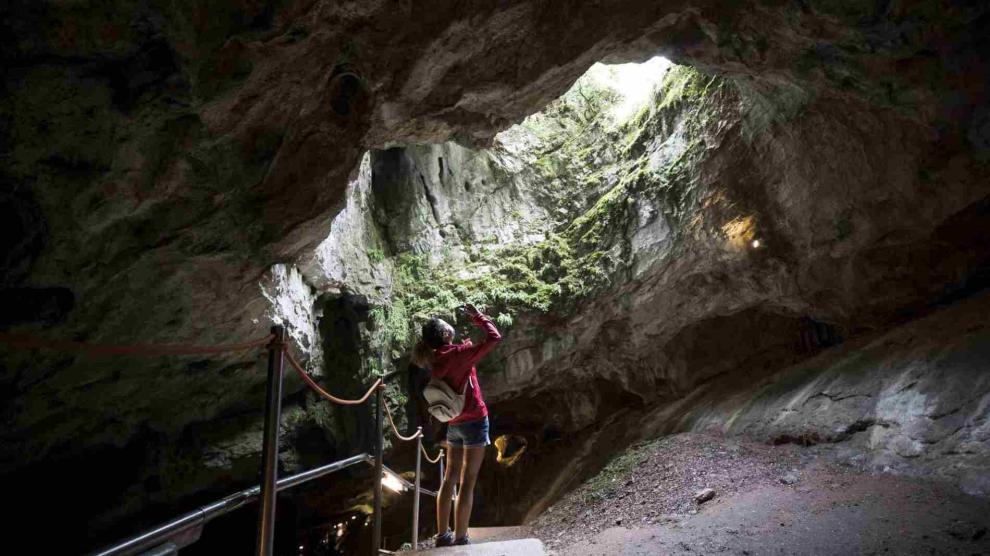 Cómo es la Cueva de las Güixas de Villanúa: entradas, precios y horario ...