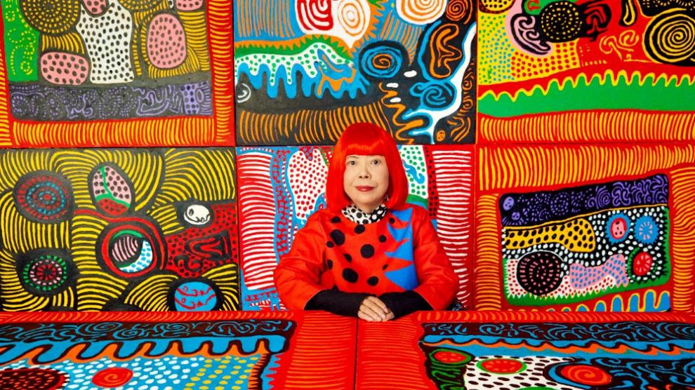 Yayoi Kusama inunda el Guggenheim de lunares, colores y vitalidad