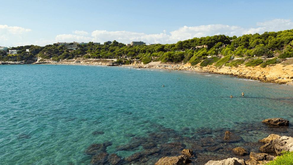 Muere una mujer ahogada en la playa Llarga de Salou
