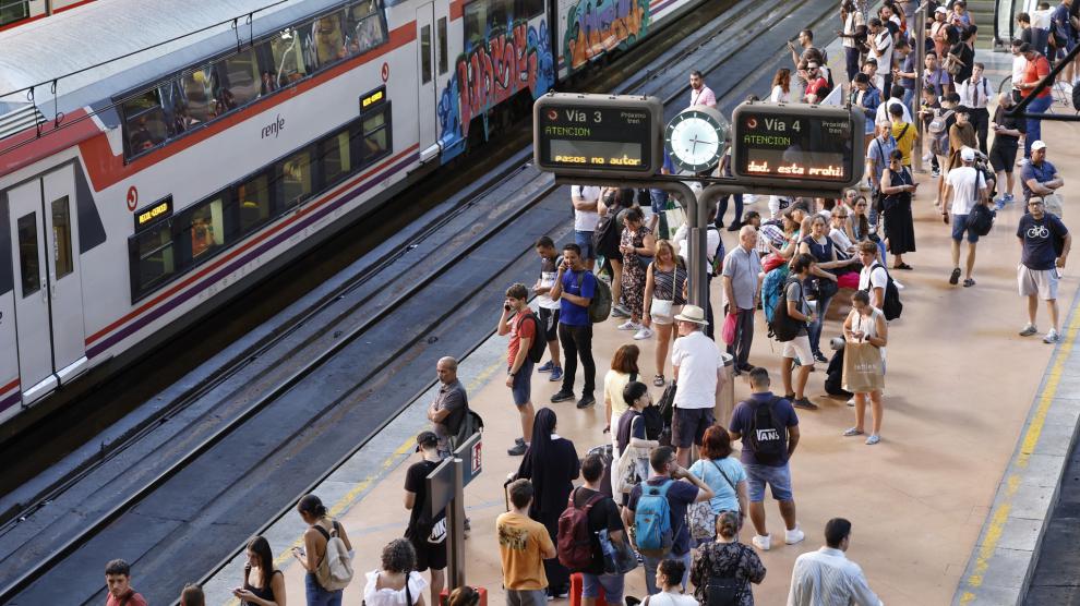La red de Cercanías de Madrid, colapsada hora y media por una avería en la infraestructura