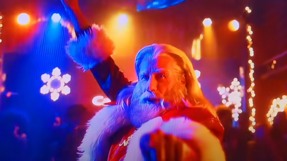 John Travolta se convierte en un extravagante Papá Noel