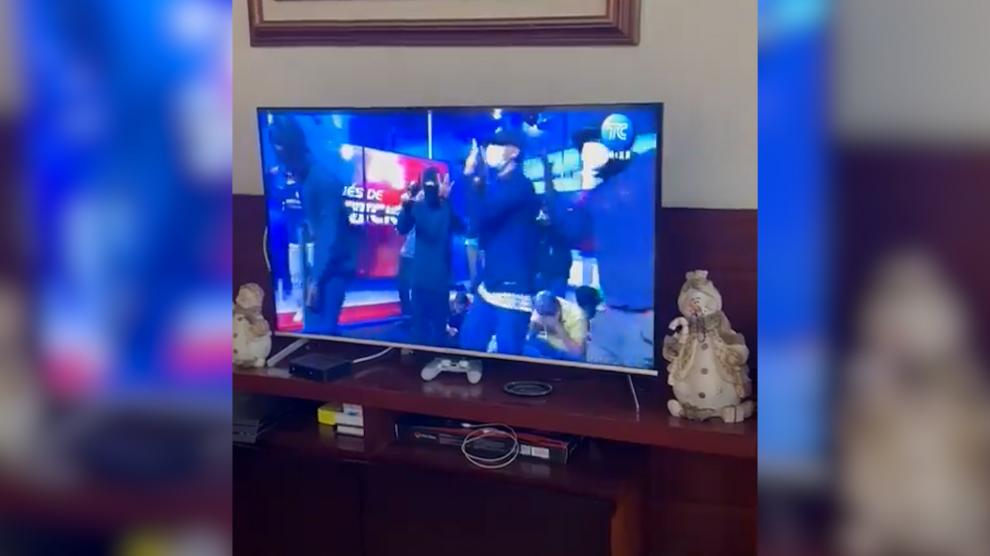 Encapuchados Armados Toman Las Instalaciones Del Canal Ecuatoriano Tc