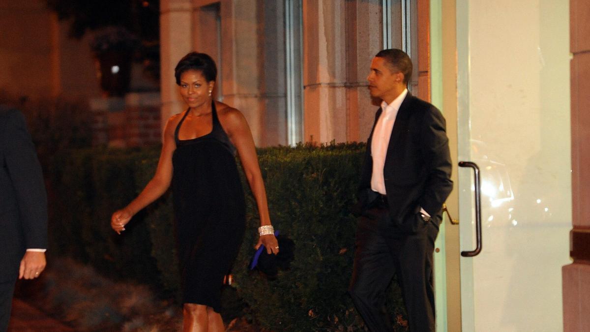 Los Obama celebran 17 años juntos con una romántica cena