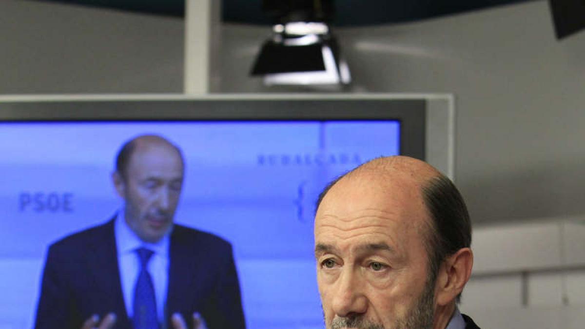 Rubalcaba dice que nunca ha pedido a Zapatero adelanto de elecciones