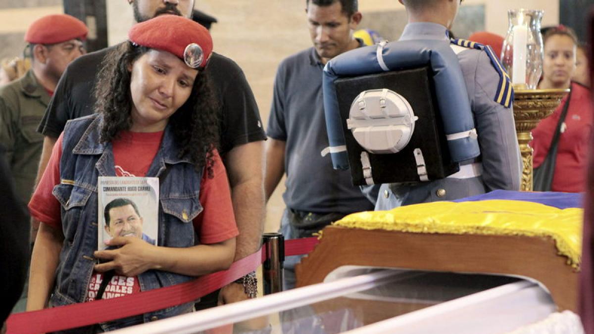 El cuerpo de Hugo Chávez será embalsamado y expuesto