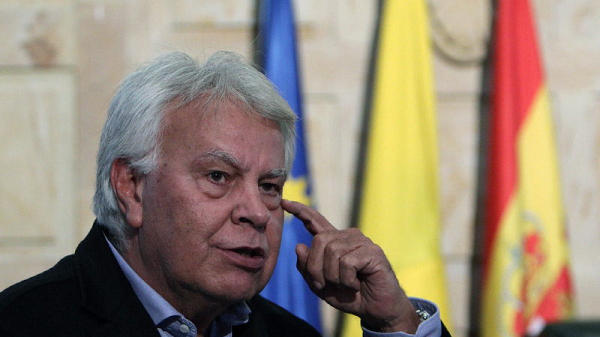 Felipe González crea un ente para estudiar su trayectoria