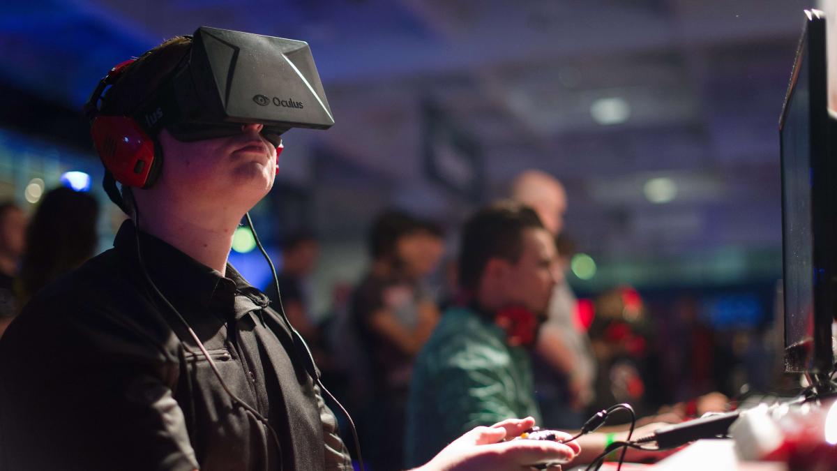 Desarrollan un guante que permite sentir objetos de realidad virtual