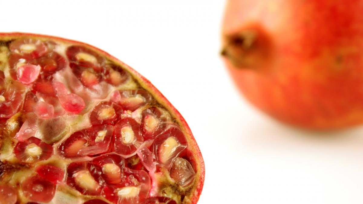 Granada con yogur: un postre saludable y con mucho sabor | Recetas de ...