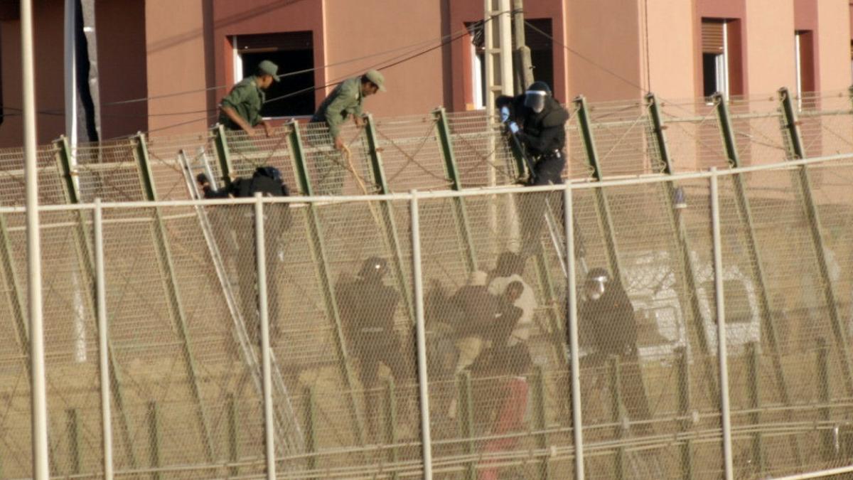 Interior ha invertido casi 72 millones en las vallas fronterizas de ...