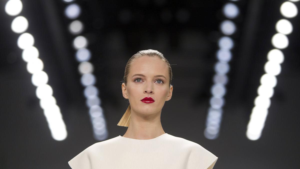 Ángel Sánchez: color y refrescantes diseños para una mujer joven