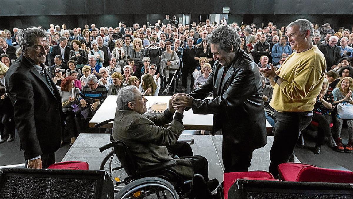 Matías Uribe hace felices a los hijos, nietos, padres e ilustres ...