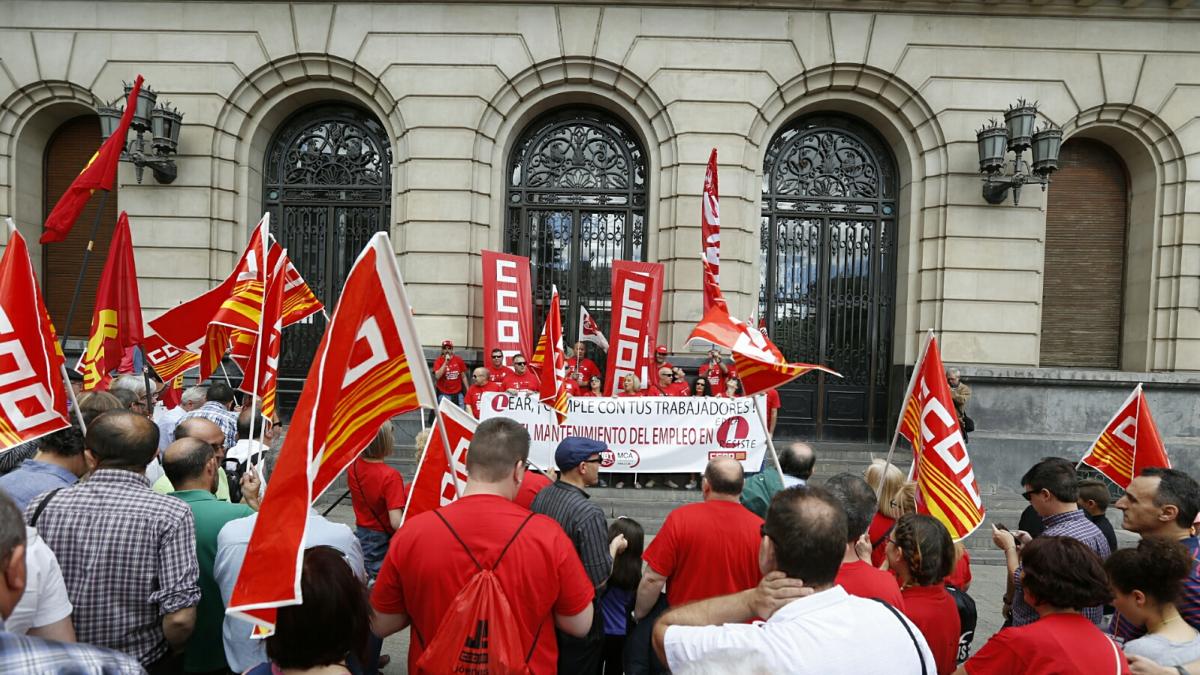 Protesta de trabajadores de Lear Épila en Zaragoza | Imágenes