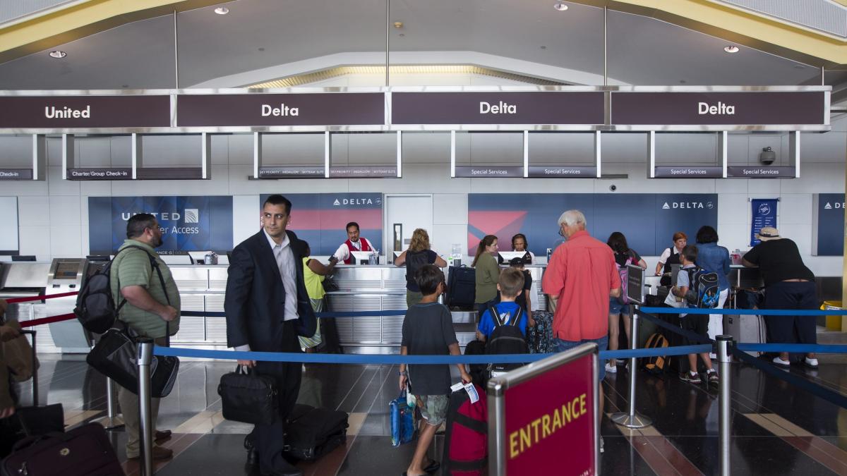 La aerolínea Delta deja en tierra cientos de vuelos | Noticias de ...