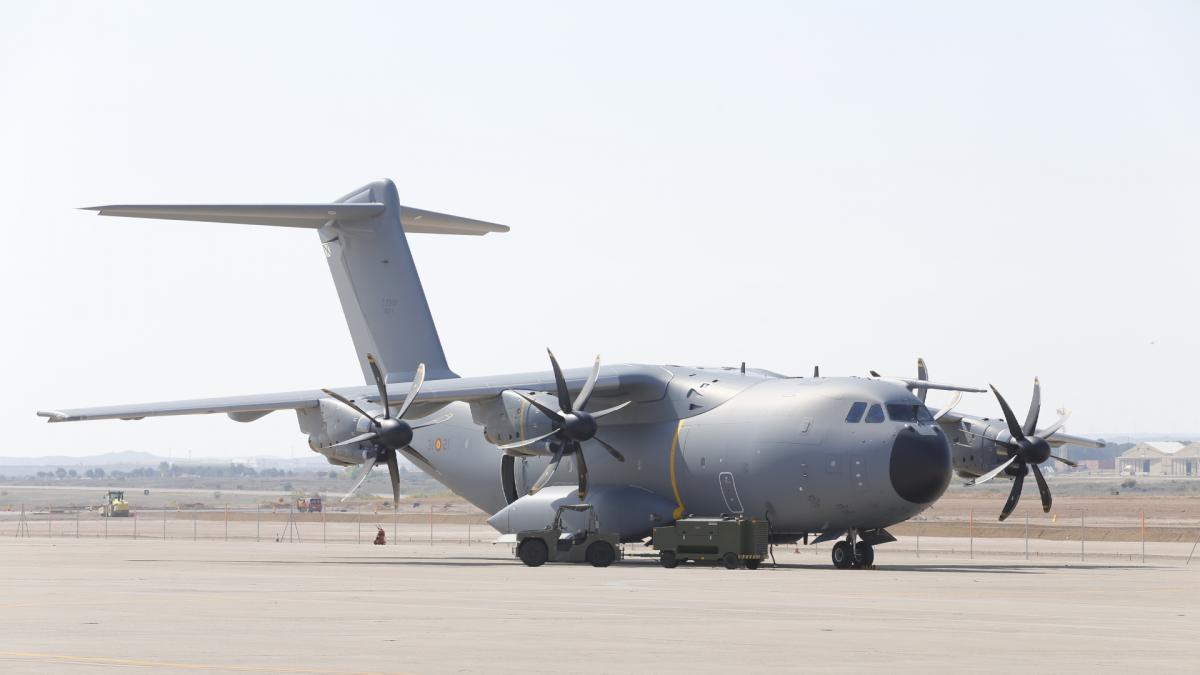 La llegada del cuarto avión A400M a la Base amplía el aparcamiento ...
