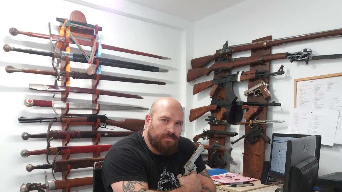 Daniel Blasco: un armero aragonés especializado en el medievo ...